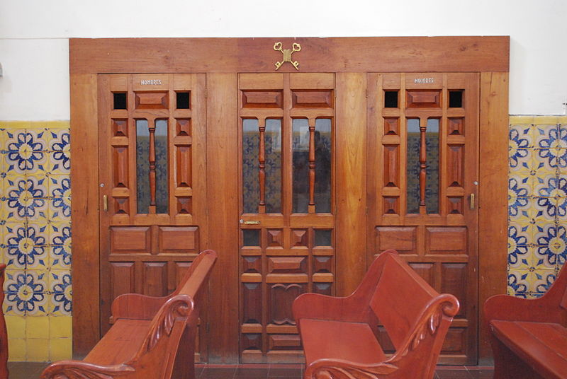 800px-ConfessionBoothSSalud | fierce attachments